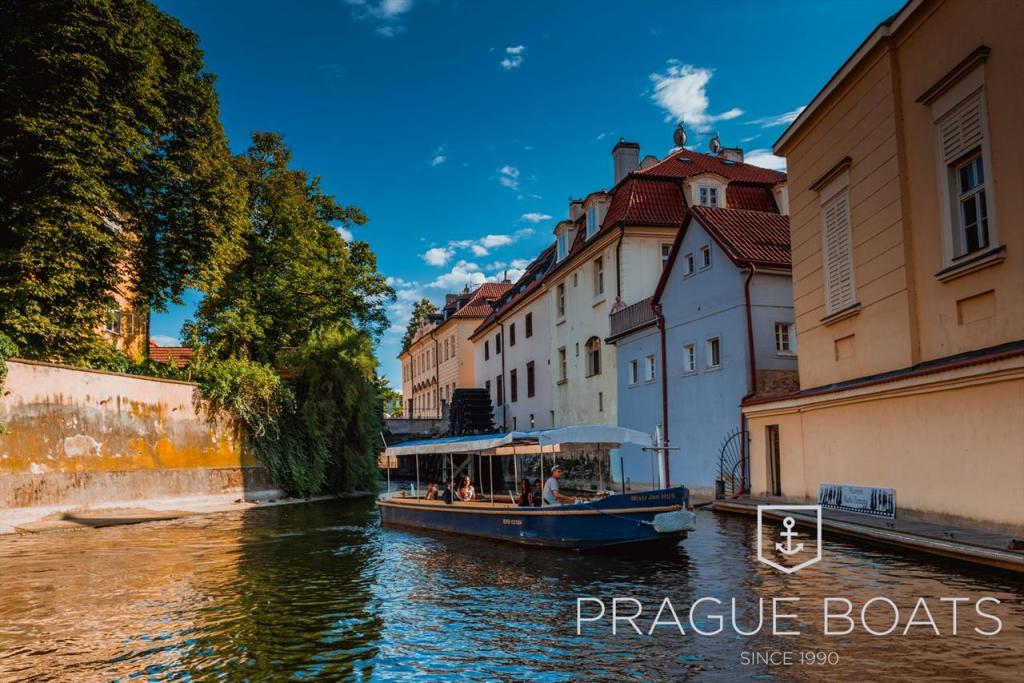 Prague: Devil's Channel Cruise - Sightseeing Cruise | Get Prague Guide
